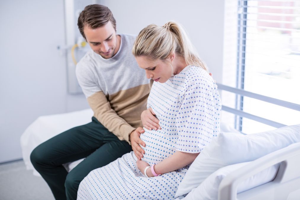 Vater werden: Anzeichen für den Geburtsbeginn