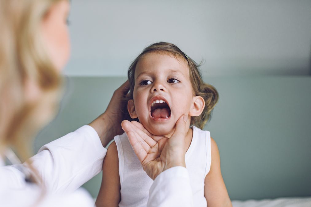 Hausmittel bei Halsweh | Halswickel & Co. fürs Kind | swissmom