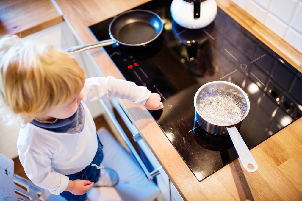 Verbrennungen und Verbrühungen bei Kindern | Erste Hilfe | Vorbeugende ...