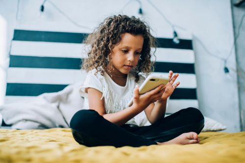 Kind und Handy: Tipps für den Umgang mit dem ersten Smartphone